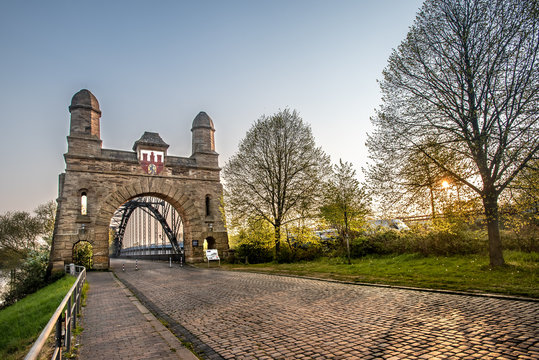 Harburger Bilder – Durchsuchen 198 Archivfotos, Vektorgrafiken und ...