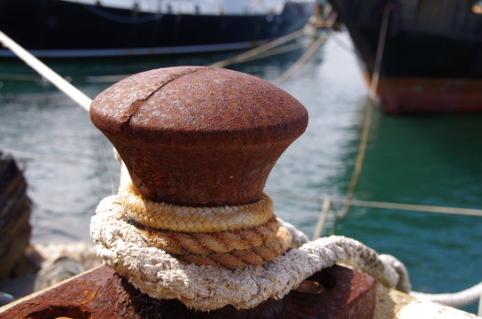 Imágenes de Amarrado: descubre bancos de fotos, ilustraciones, vectores ...