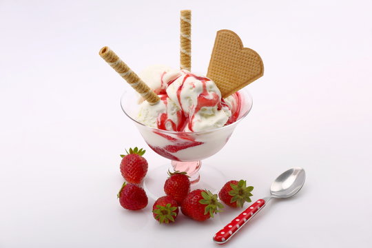 รูปภาพ"Fragola – เลือกดูภาพถ่ายสต็อก เวกเตอร์ และวิดีโอ19,736 | Adobe Stock