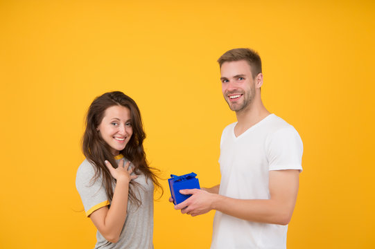 Imagens de "Present Delivery" – Explore Fotografias do Stock, Vetores e ...