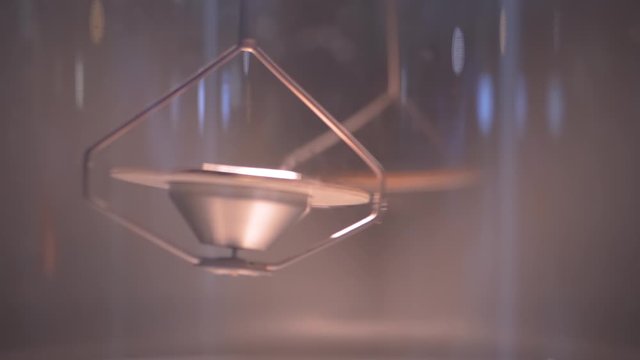 Gyroscopes Bilder – Durchsuchen 6,227 Archivfotos, Vektorgrafiken und ...