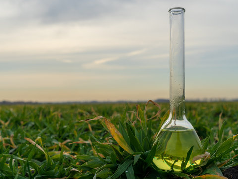 Agrochemistry bilder – Bläddra bland 976 stockfoton, vektorer och ...