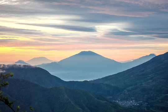 Imágenes de Wonosobo: descubre bancos de fotos, ilustraciones, vectores ...