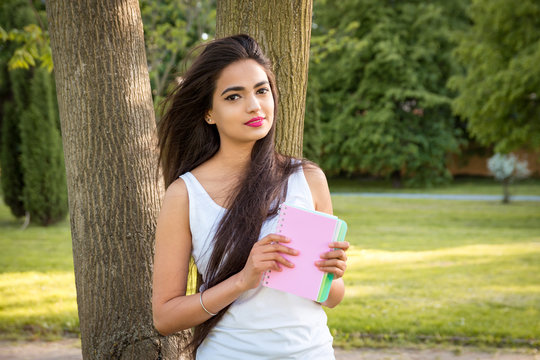 "Upper Half" Bilder – Durchsuchen 2,717 Archivfotos, Vektorgrafiken und ...