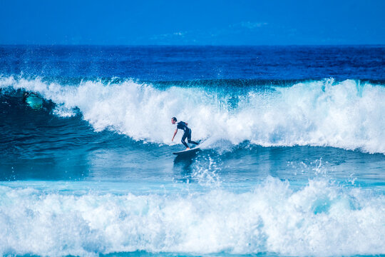 Surfing Waves Images – Browse 1,949,026 Stock Photos, Vectors, and ...