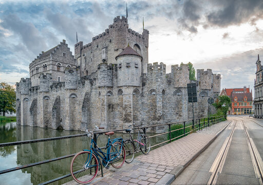 Gravensteen bilder – Bläddra bland 1,519 stockfoton, vektorer och ...