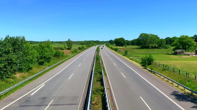Single-Carriageway Bilder – Durchsuchen 750 Archivfotos, Vektorgrafiken ...