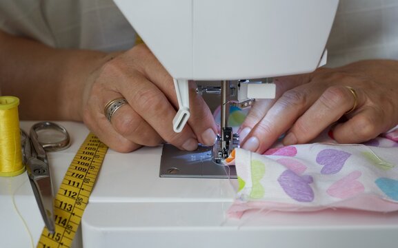 Afbeeldingen over "Sewing Meter" – Blader in stockfoto's, vectoren en ...