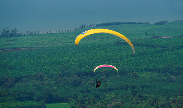 Paralayang Images – Browse 158 Stock Photos, Vectors, and Video | Adobe ...