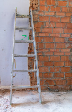 Metallleiter bilder – Bläddra bland 77 stockfoton, vektorer och videor ...