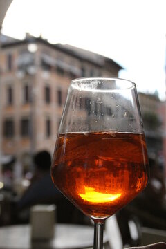 Likier bilder – Bläddra bland 259 stockfoton, vektorer och videor ...