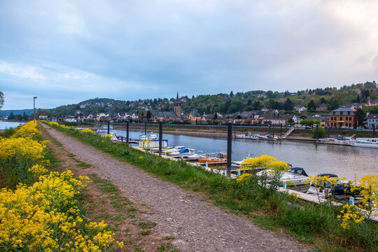 Oberwinter Images – Browse 113 Stock Photos, Vectors, and Video | Adobe ...