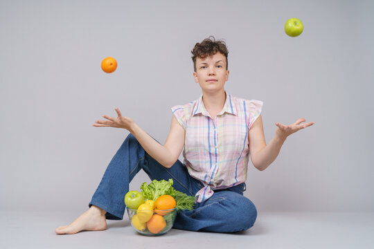 Jugglery bilder – Bläddra bland 469 stockfoton, vektorer och videor ...