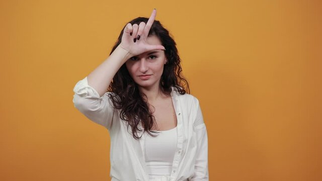 "Loser Sign" Bilder – Durchsuchen 884 Archivfotos, Vektorgrafiken und ...