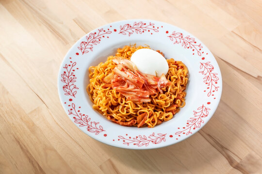 Ramyon Bilder – Durchsuchen 2,442 Archivfotos, Vektorgrafiken und ...