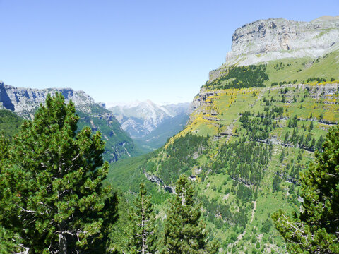 Trogtal Bilder – Durchsuchen 1,725 Archivfotos, Vektorgrafiken und ...