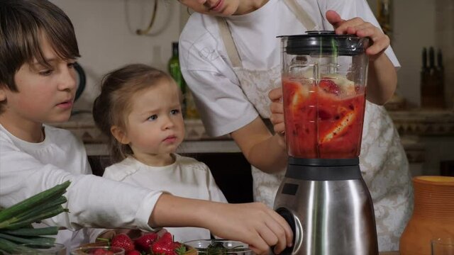 Blender Family Bilder – Durchsuchen 3,356 Archivfotos, Vektorgrafiken ...