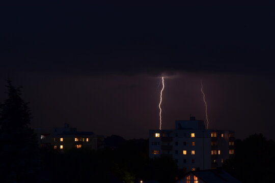Donnern bilder – Bläddra bland 1,298 stockfoton, vektorer och videor ...