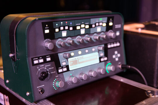 Tweaker bilder – Bläddra bland 102 stockfoton, vektorer och videor ...