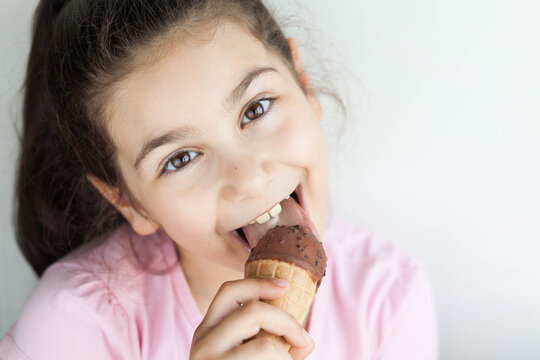 Smiling Ice Cream Cone Images – Browse 26,594 Stock Photos, Vectors ...