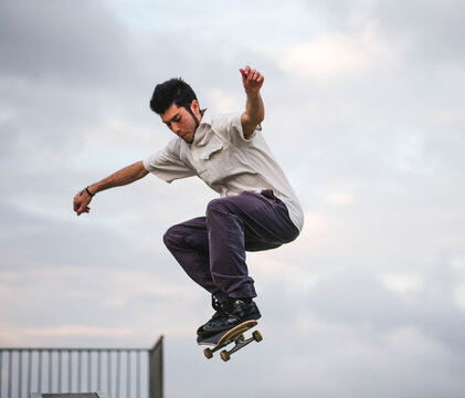 Kickflip bilder – Bläddra bland 1,943 stockfoton, vektorer och videor ...