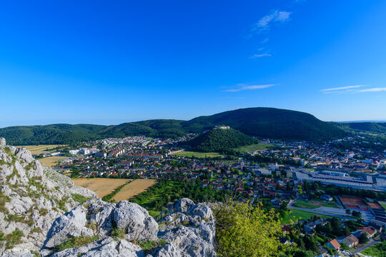 Braunsberg bilder – Bläddra bland 413 stockfoton, vektorer och videor ...