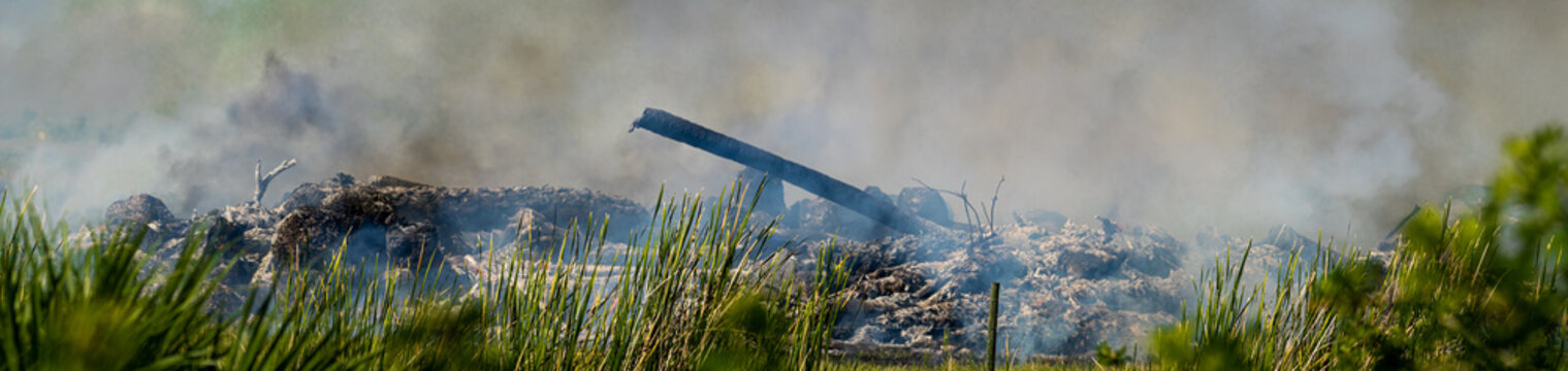 รูปภาพSmoldering – เลือกดูภาพถ่ายสต็อก เวกเตอร์ และวิดีโอ27,101 | Adobe ...