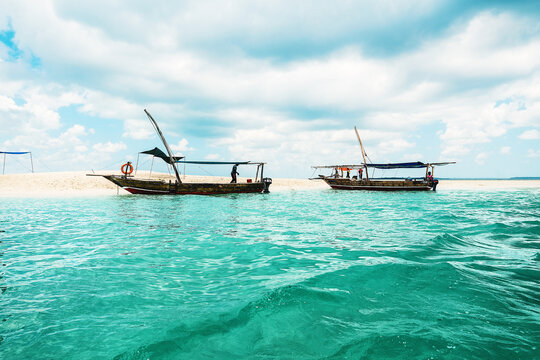 Boat On Sandbar Bilder – Durchsuchen 8,895 Archivfotos, Vektorgrafiken ...