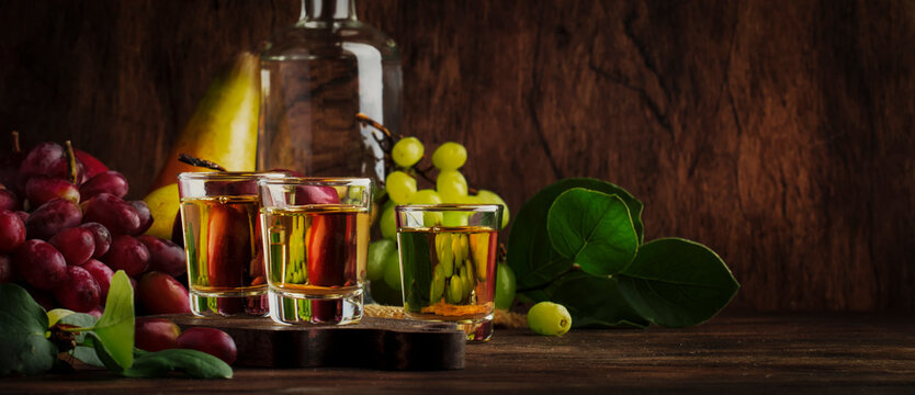 Schnaps bilder – Bläddra bland 10,928 stockfoton, vektorer och videor ...