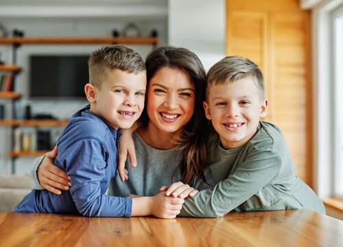 Parent Hugging Child Images – Browse 7,367 Stock Photos, Vectors, and ...