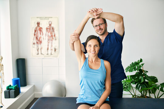 Chirotherapy - Images et vidéos libres de droits | Adobe Stock