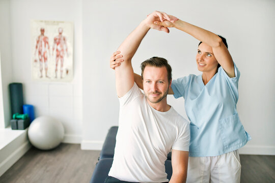 Chirotherapy - Images et vidéos libres de droits | Adobe Stock