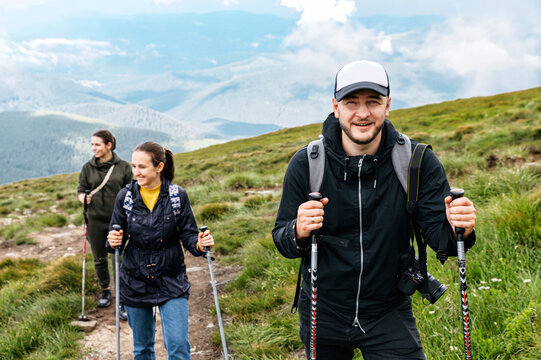 Wanderstab Bilder – Durchsuchen 32,640 Archivfotos, Vektorgrafiken und ...