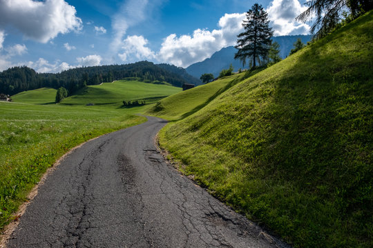 「Vallate」の写真素材 | 1,143件の無料イラスト画像 | Adobe Stock