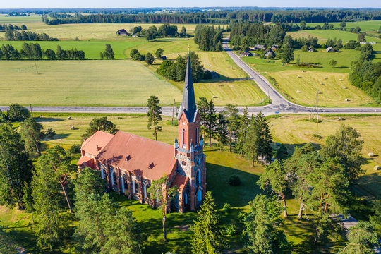 Gulbene Bilder – Durchsuchen 123 Archivfotos, Vektorgrafiken und Videos ...