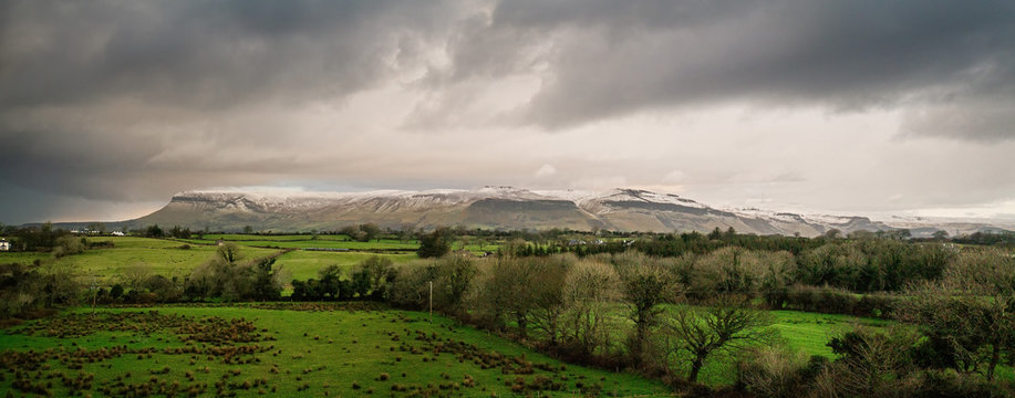 Benbulben bilder – Bläddra bland 581 stockfoton, vektorer och videor ...
