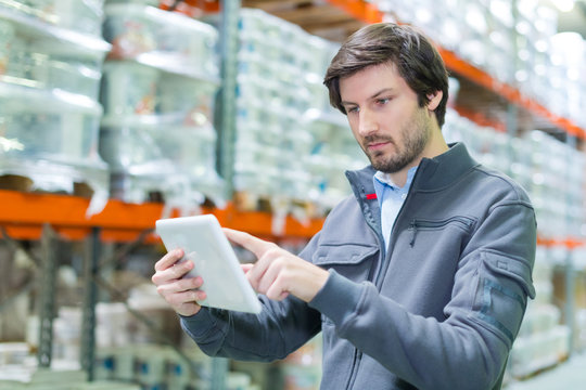 Lagerist Bilder – Durchsuchen 2,453 Archivfotos, Vektorgrafiken und ...