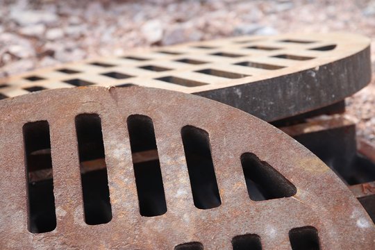 Abwasserdeckel Bilder – Durchsuchen 1,128 Archivfotos, Vektorgrafiken ...