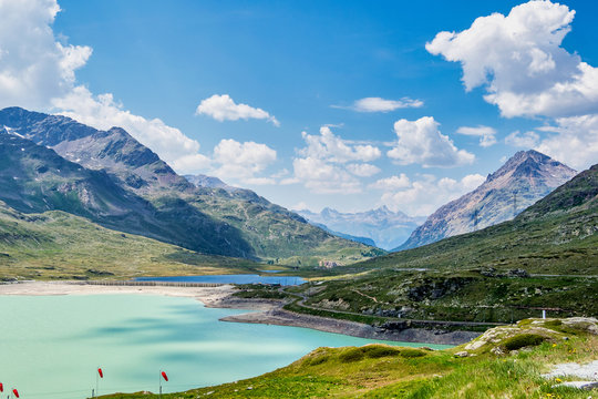 Berninapass bilder – Bläddra bland 2,701 stockfoton, vektorer och ...