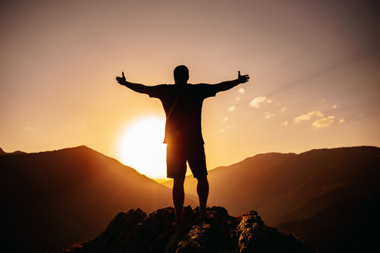 Open Arms"」の写真素材 | 11,160件の無料イラスト画像 | Adobe Stock