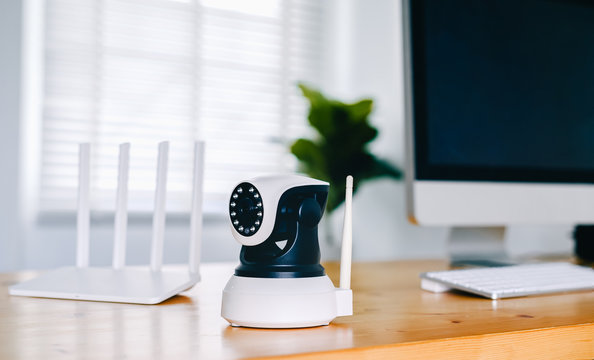 Security-Camera Images – Browse 449 Stock Photos, Vectors, and Video ...