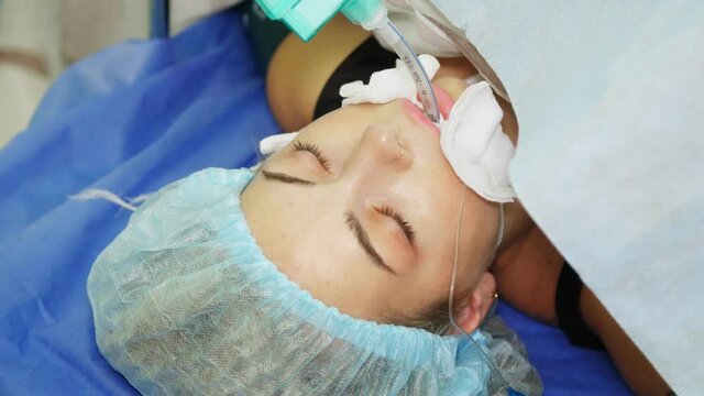 Imágenes de Intubation: descubre bancos de fotos, ilustraciones ...
