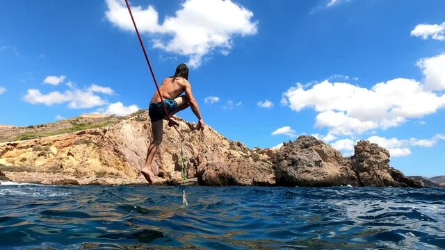 Slack-Line - Images et vidéos libres de droits | Adobe Stock