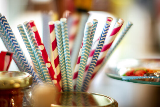 "Paper Straws" Images – Browse 894 Stock Photos, Vectors, and Video ...