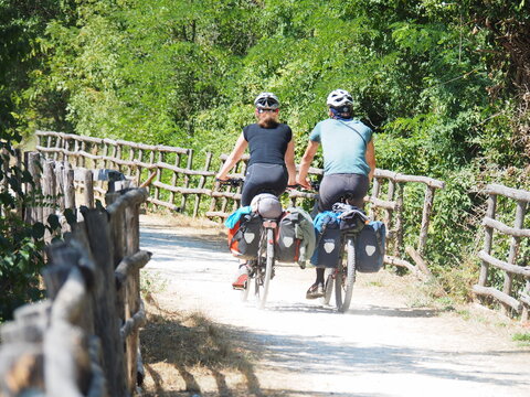 รูปภาพCyclotourism – เลือกดูภาพถ่ายสต็อก เวกเตอร์ และวิดีโอ484 | Adobe ...