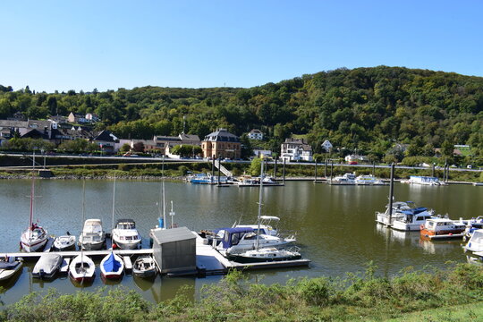 Oberwinter Images – Browse 113 Stock Photos, Vectors, and Video | Adobe ...