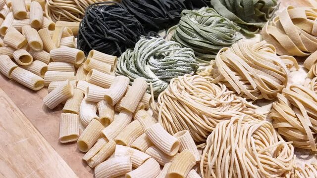 "Pasta Lunga" - Images et vidéos libres de droits | Adobe Stock