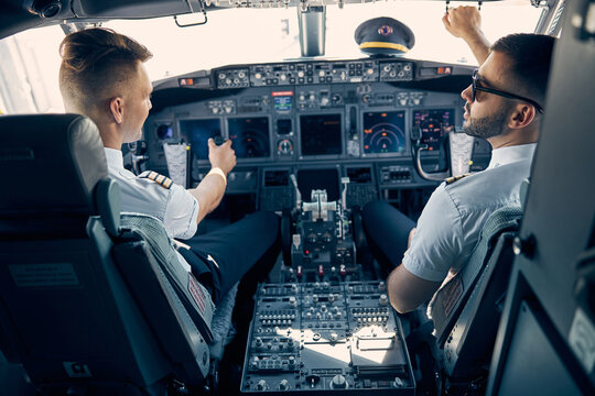 รูปภาพCopilot – เลือกดูภาพถ่ายสต็อก เวกเตอร์ และวิดีโอ5,736 | Adobe Stock