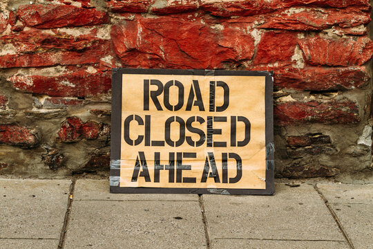 Afbeeldingen over "Road Closed" – Blader in stockfoto's, vectoren en ...