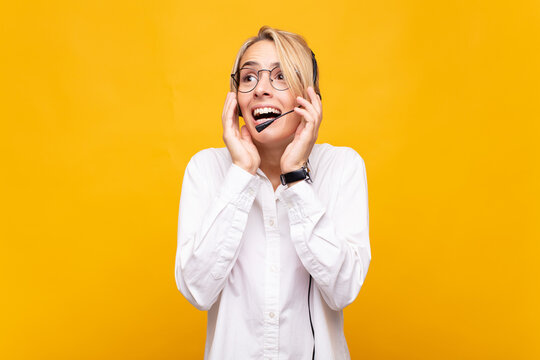 รูปภาพTelemarketer – เลือกดูภาพถ่ายสต็อก เวกเตอร์ และวิดีโอ121,866 ...